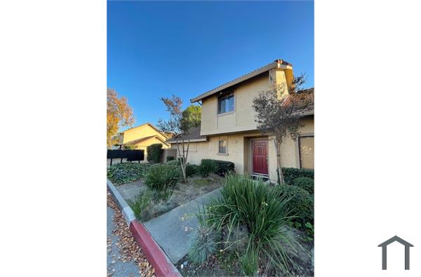 3 Bedroom Townhouse (Condo) 5 Del Prado Cir in Fairfield, CA 94533 ...