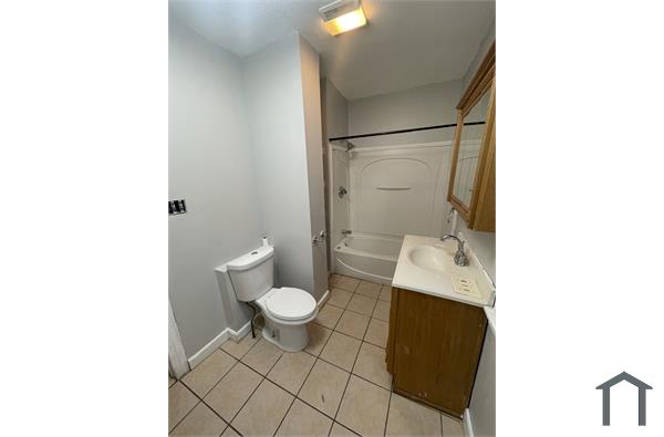 5 Bedroom Apartment 53 Abbe Ave in Springfield, MA 01107 ...