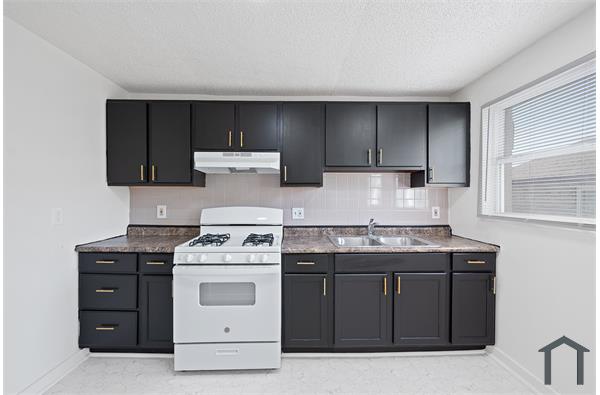 3 Bedroom Apartment 7875 Reading Rd in Cincinnati, OH 45237 ...