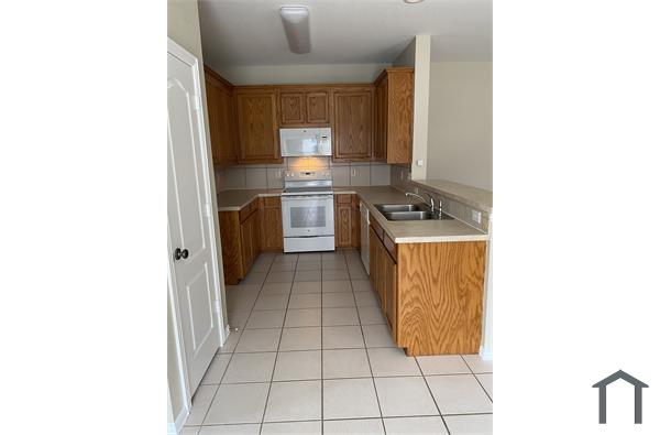 3 Bedroom Townhouse 5825 Swords Dr in Fort Worth, TX ...