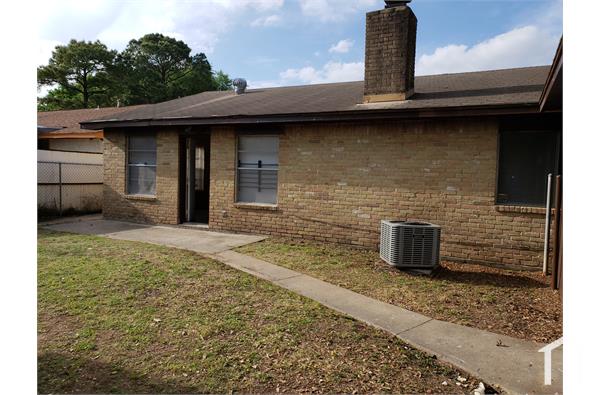 5 Bedroom Single Family House 7607 Bubbling Spring Ln in Houston, TX ...