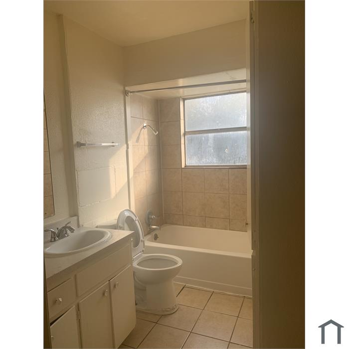 Arriba Apartments 5200 Blanco Rd in San Antonio, TX 78216 ...